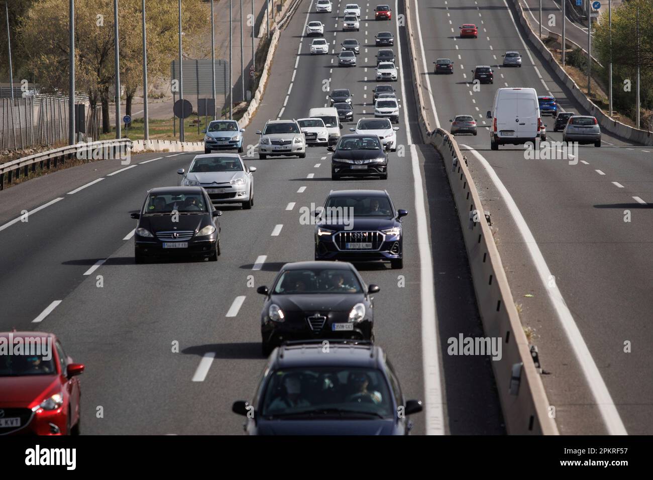 Moderate traffic on the southern highway, the A-4, at Valdemoro, on ...