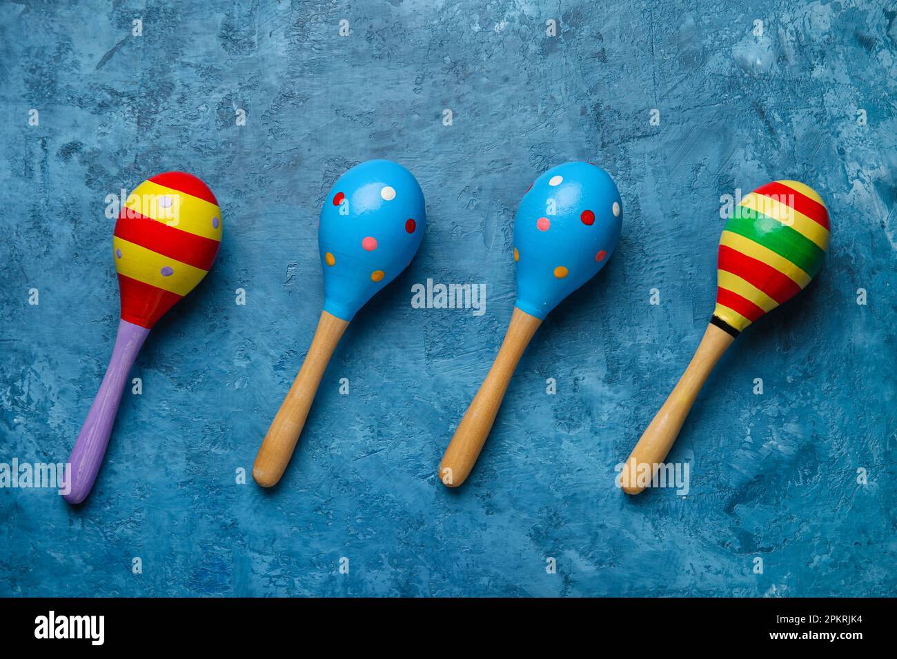 Mexican maracas on grunge background Stock Photo - Alamy