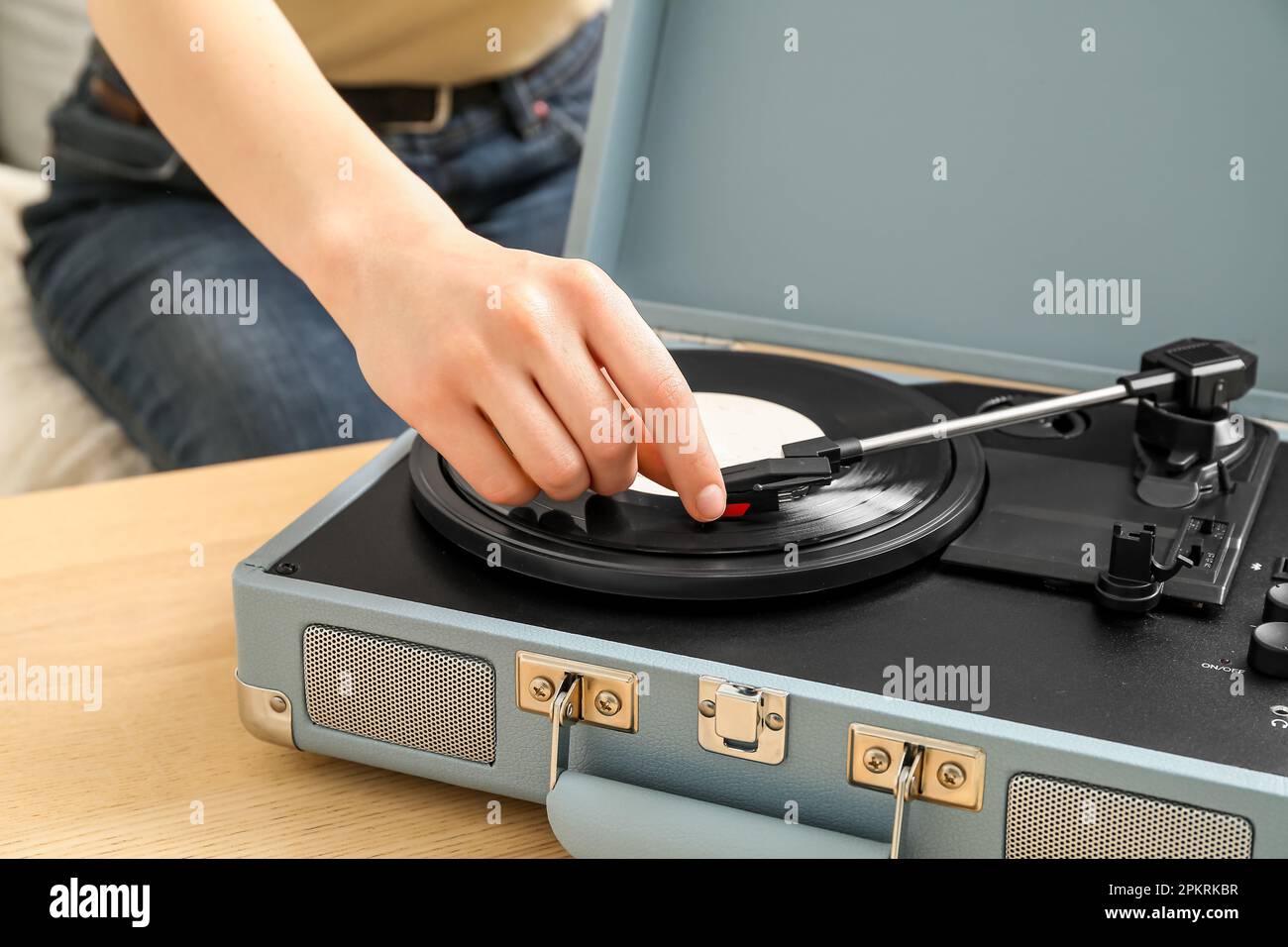 Using record player hi-res stock photography and images - Alamy