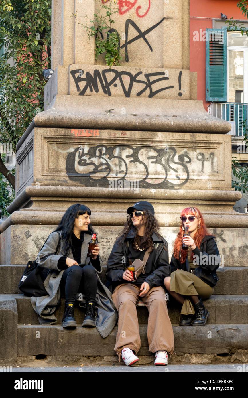 Italien, Neapel, Piazza Bellini Stock Photo - Alamy