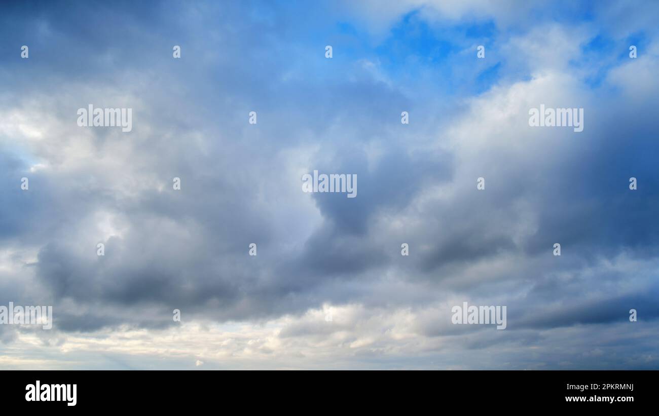Heavy cloud layer hi-res stock photography and images - Alamy