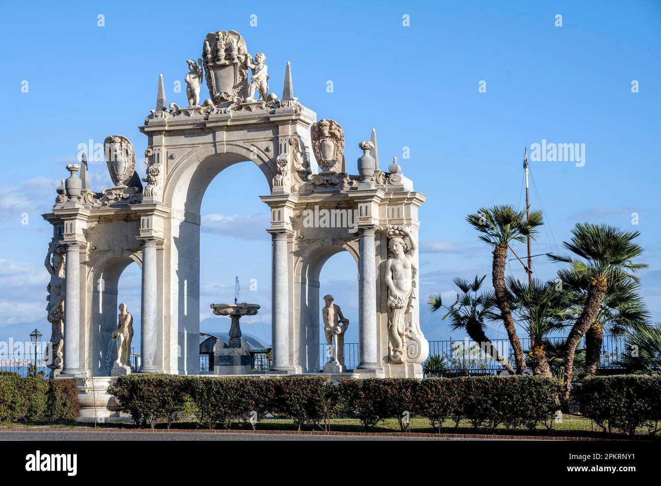 Italien, Neapel, Via Partenope, Fontana del Gigante, monumentaler ...