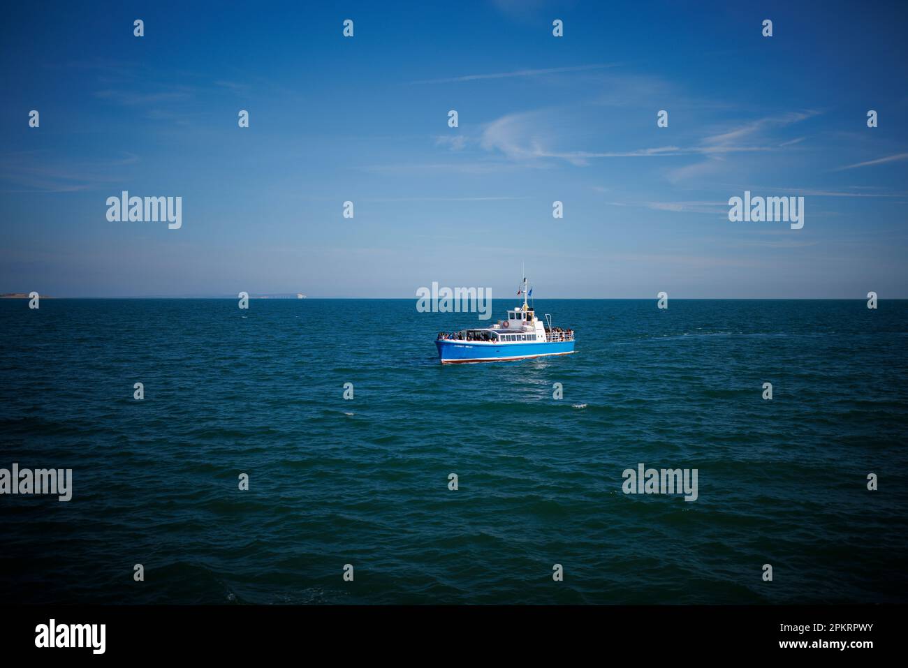Dorset belle boat alongside bournemouth pier hi-res stock photography ...
