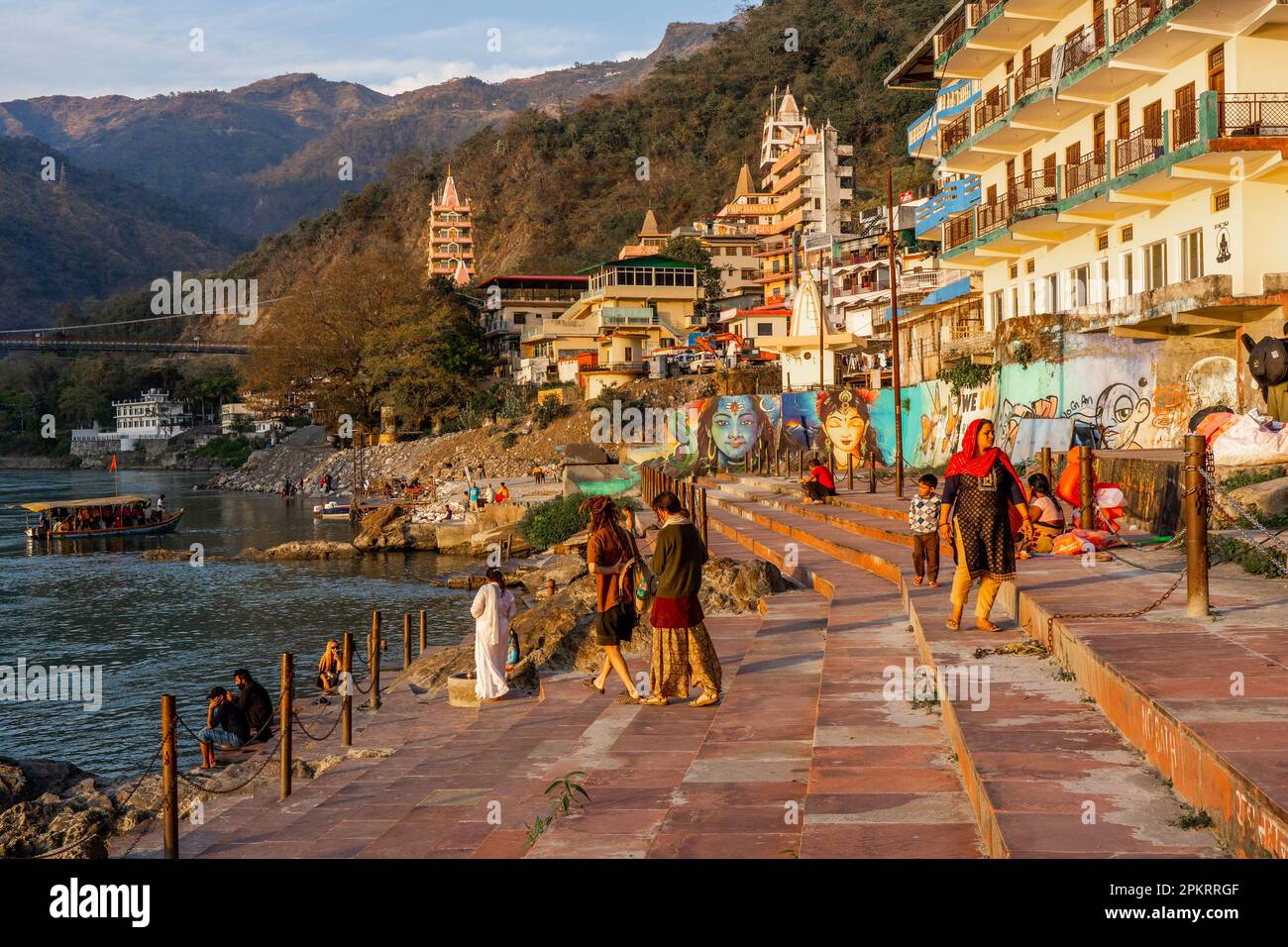 Rishikesh temple tera hi-res stock photography and images - Alamy