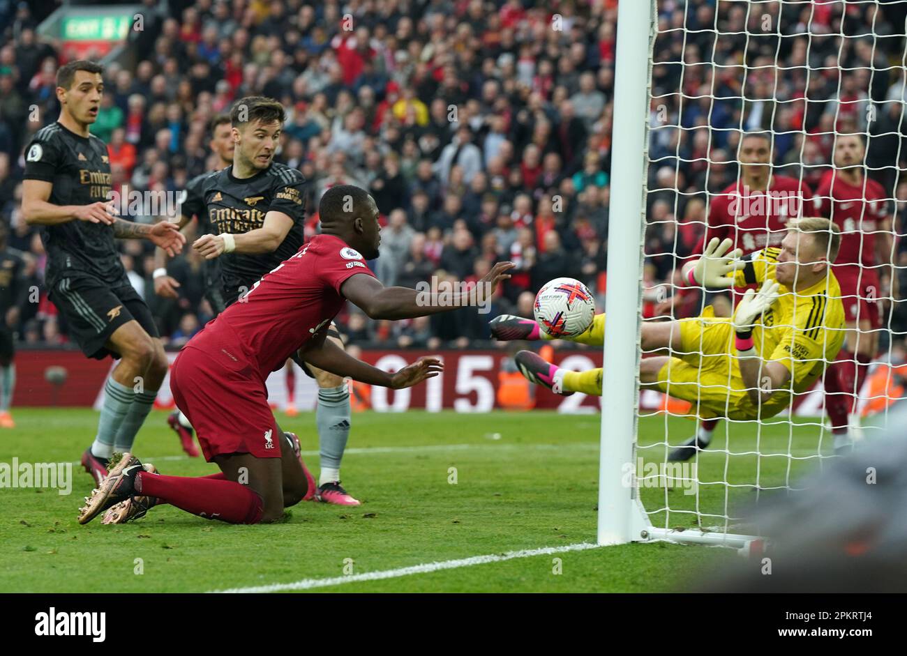 Arsenal Goalkeeper Aaron Ramsdale Saves From Liverpools Ibrahima Konate Late In The Game During