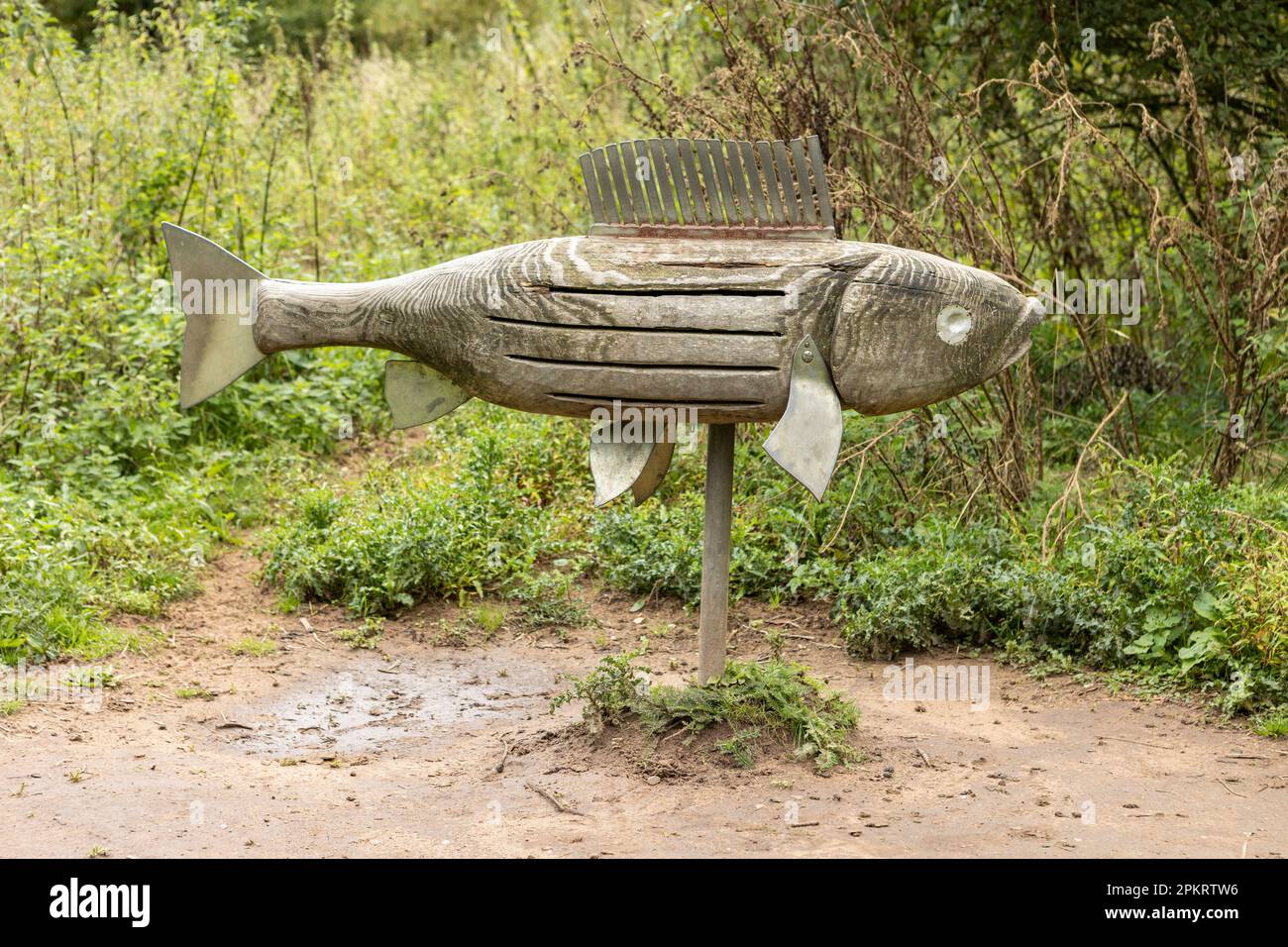 Wood wooden fish carving hi-res stock photography and images - Alamy