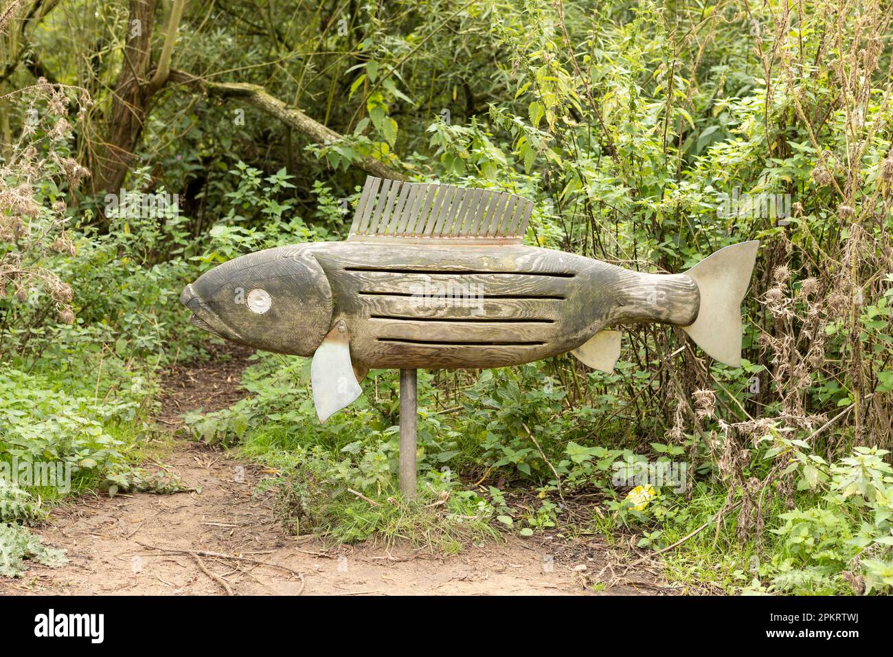Wood wooden fish carving hi-res stock photography and images - Alamy