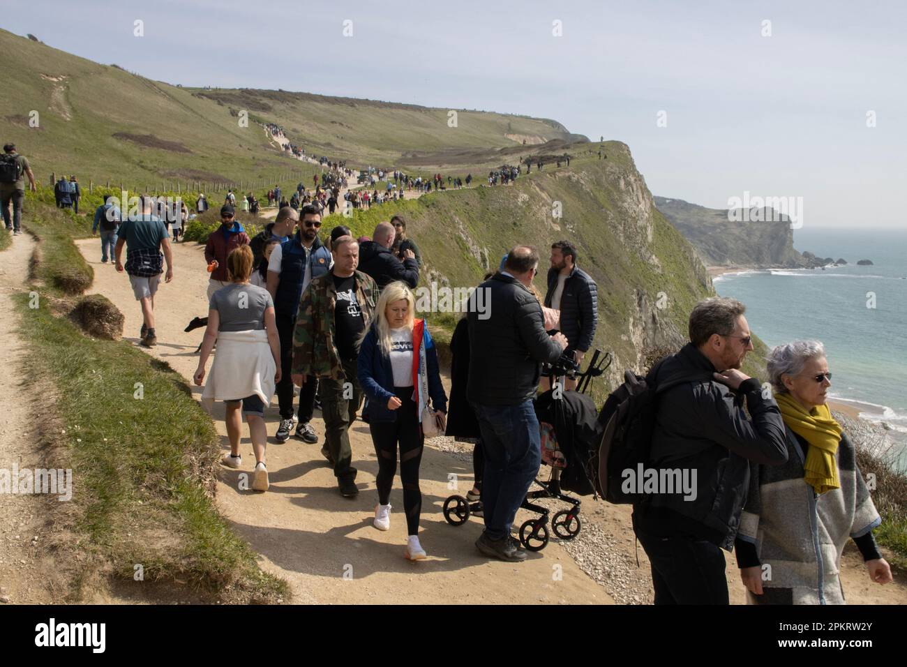 Crowds of tourists descend upon Durdle Door, on the Jurassic Coast over ...