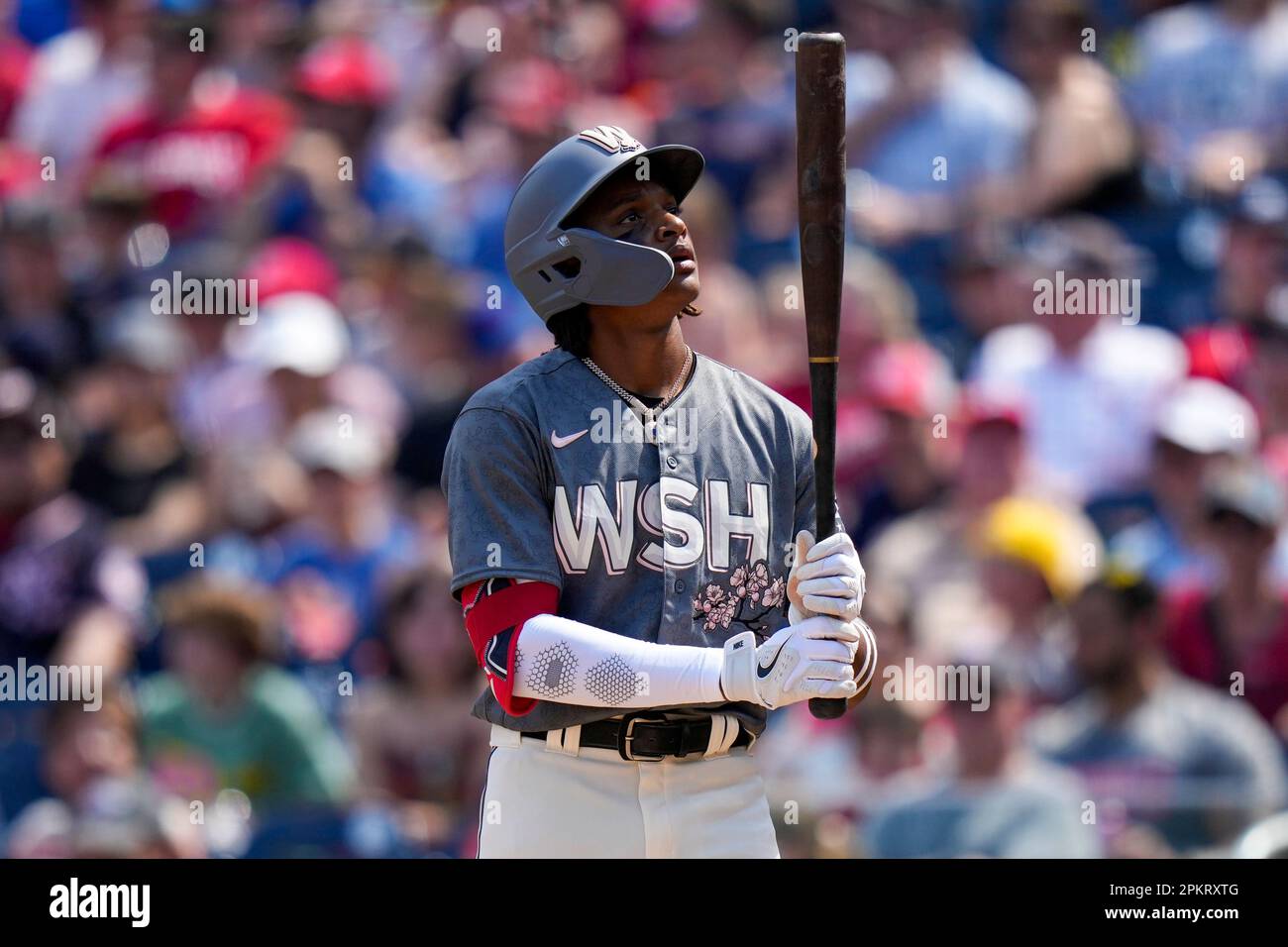 Washington Nationals shortstop CJ Abrams (5) bats during a baseball ...