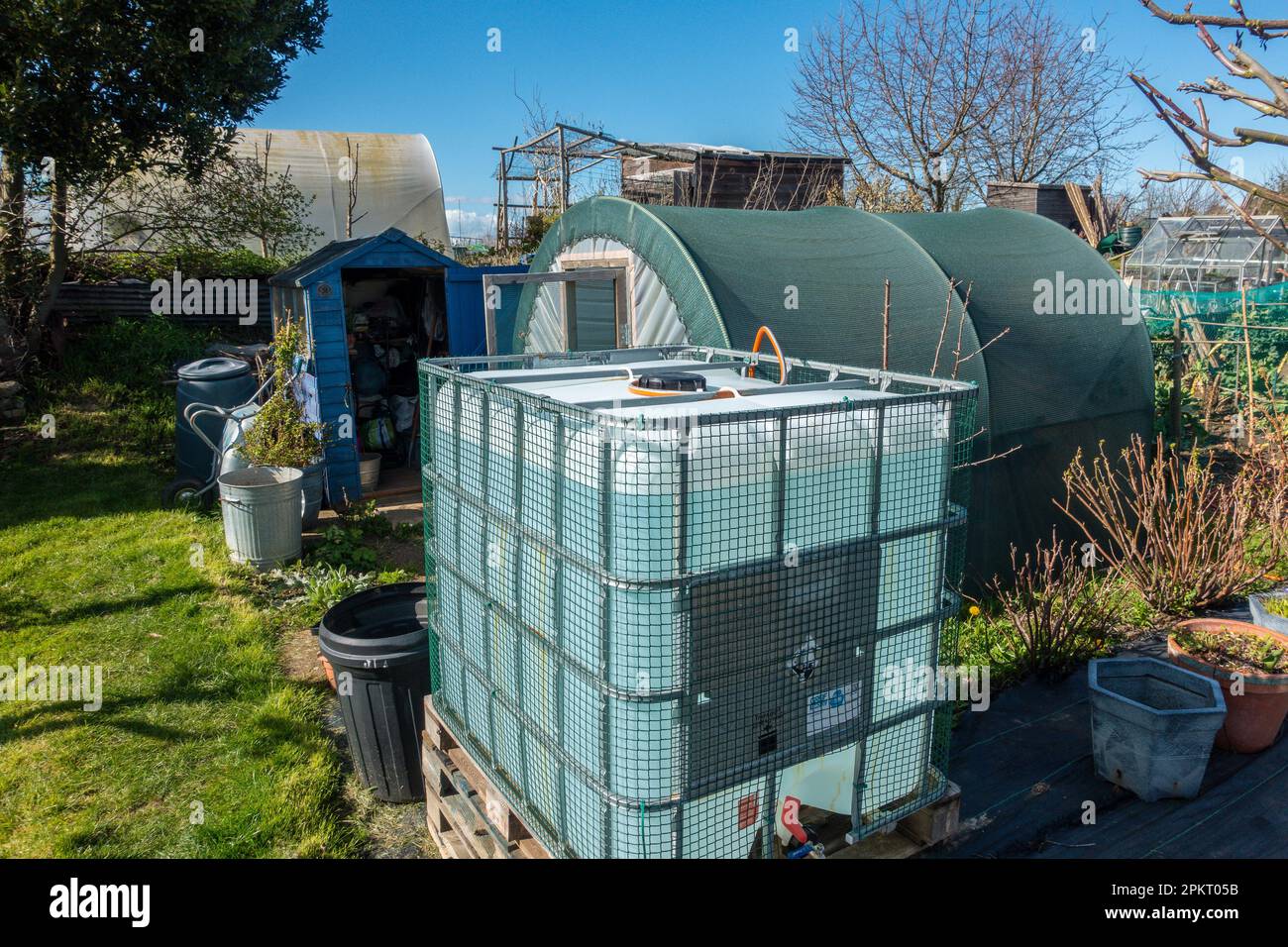 Shed and water tank hi-res stock photography and images - Alamy