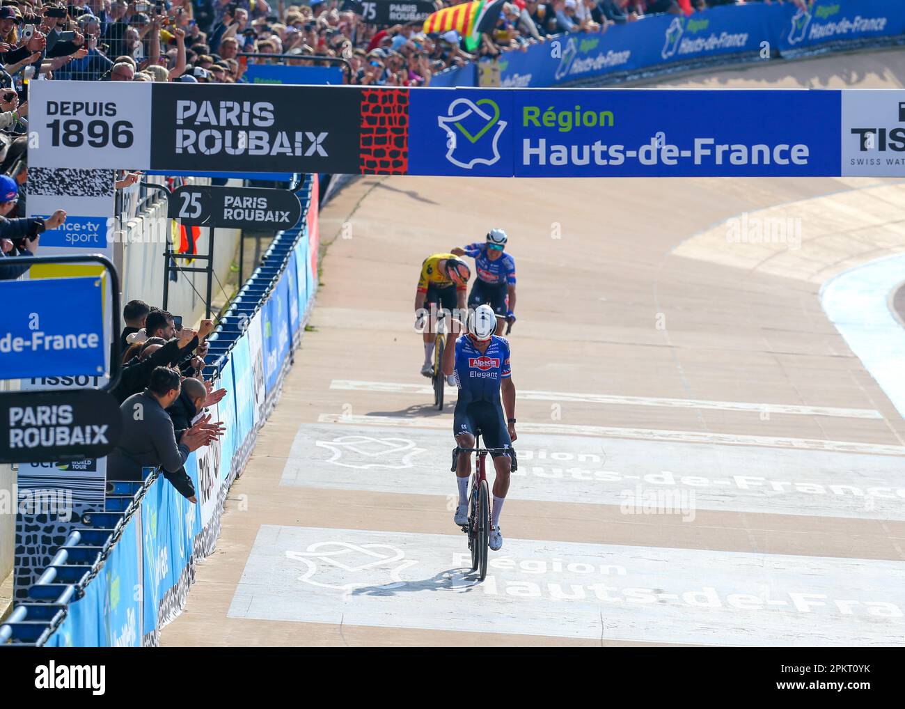 Compeigne, Roubaix, France. 9th April, 2023. Jasper PHILIPSEN, Jumbo ...