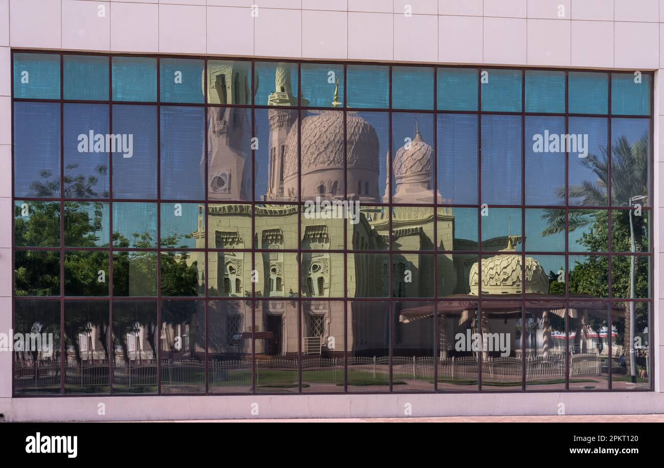 Distorted reflection of the exterior of the Jumeirah mosque in Dubai ...