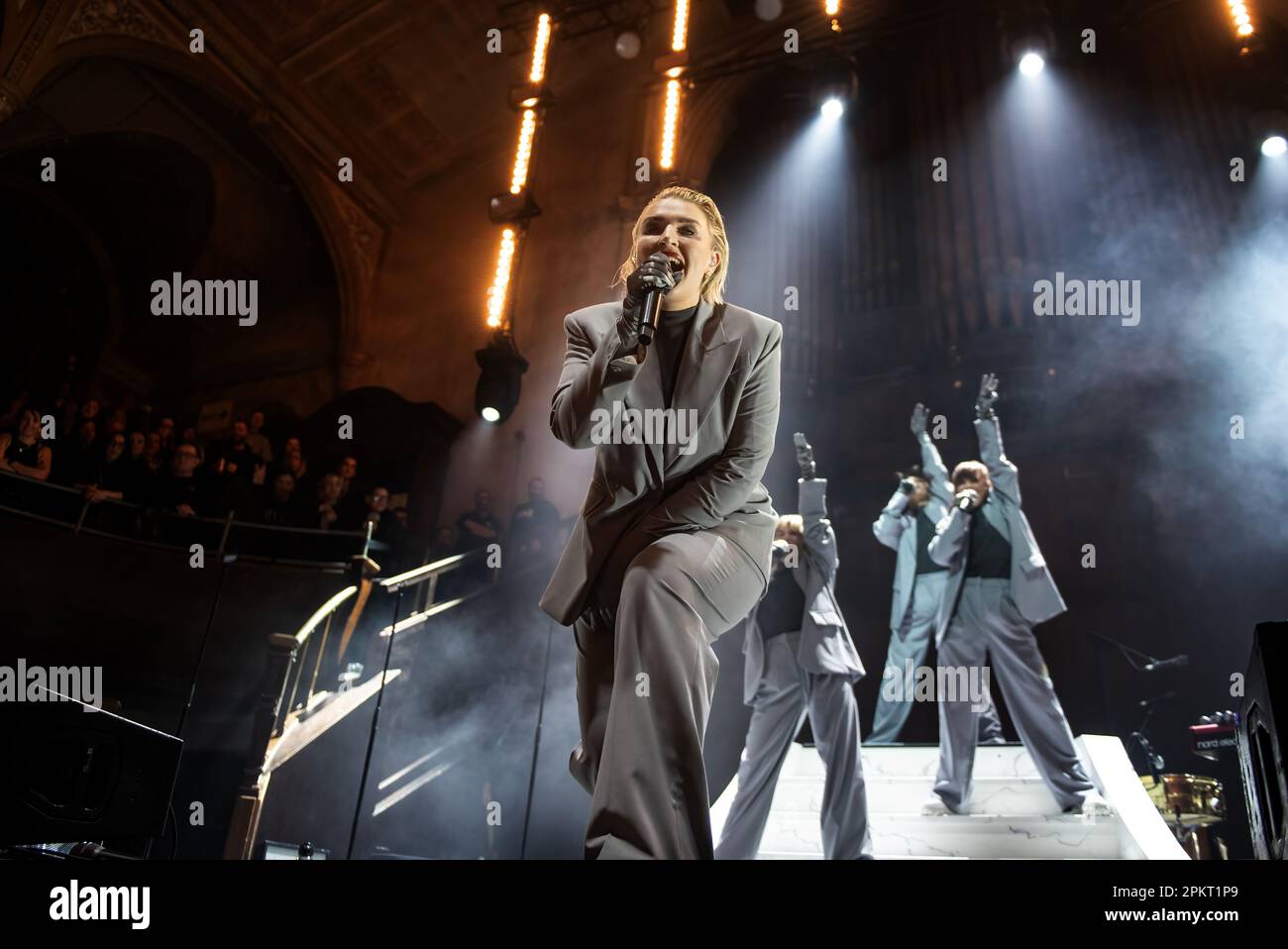 Self esteem singer hi-res stock photography and images - Alamy