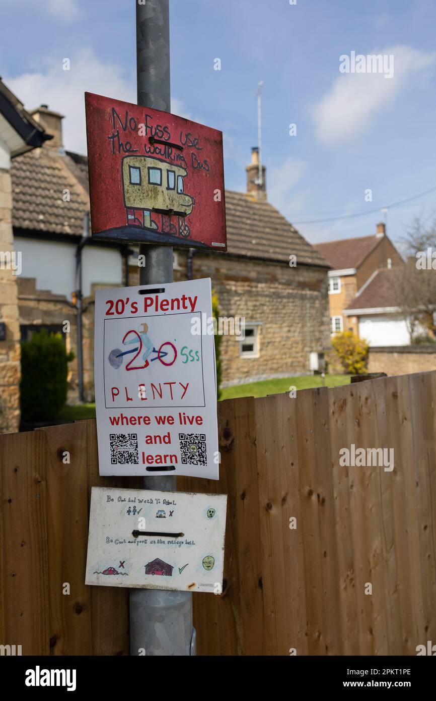 Speeding signs near school hi-res stock photography and images - Alamy