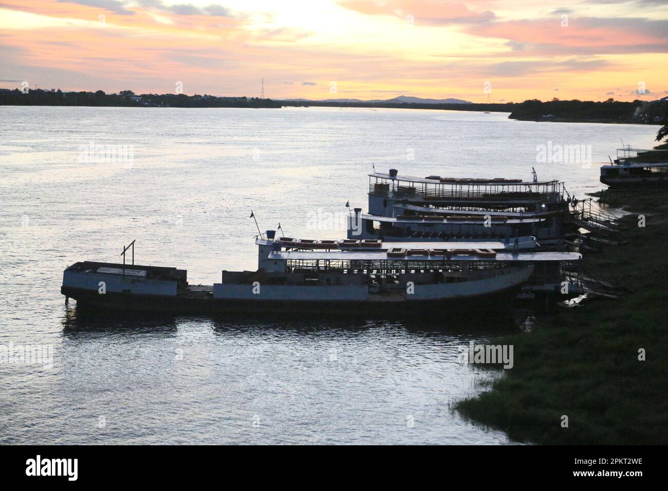 juazeiro, bahia, brazil - april 4, 2023: boats moored on the bank of ...