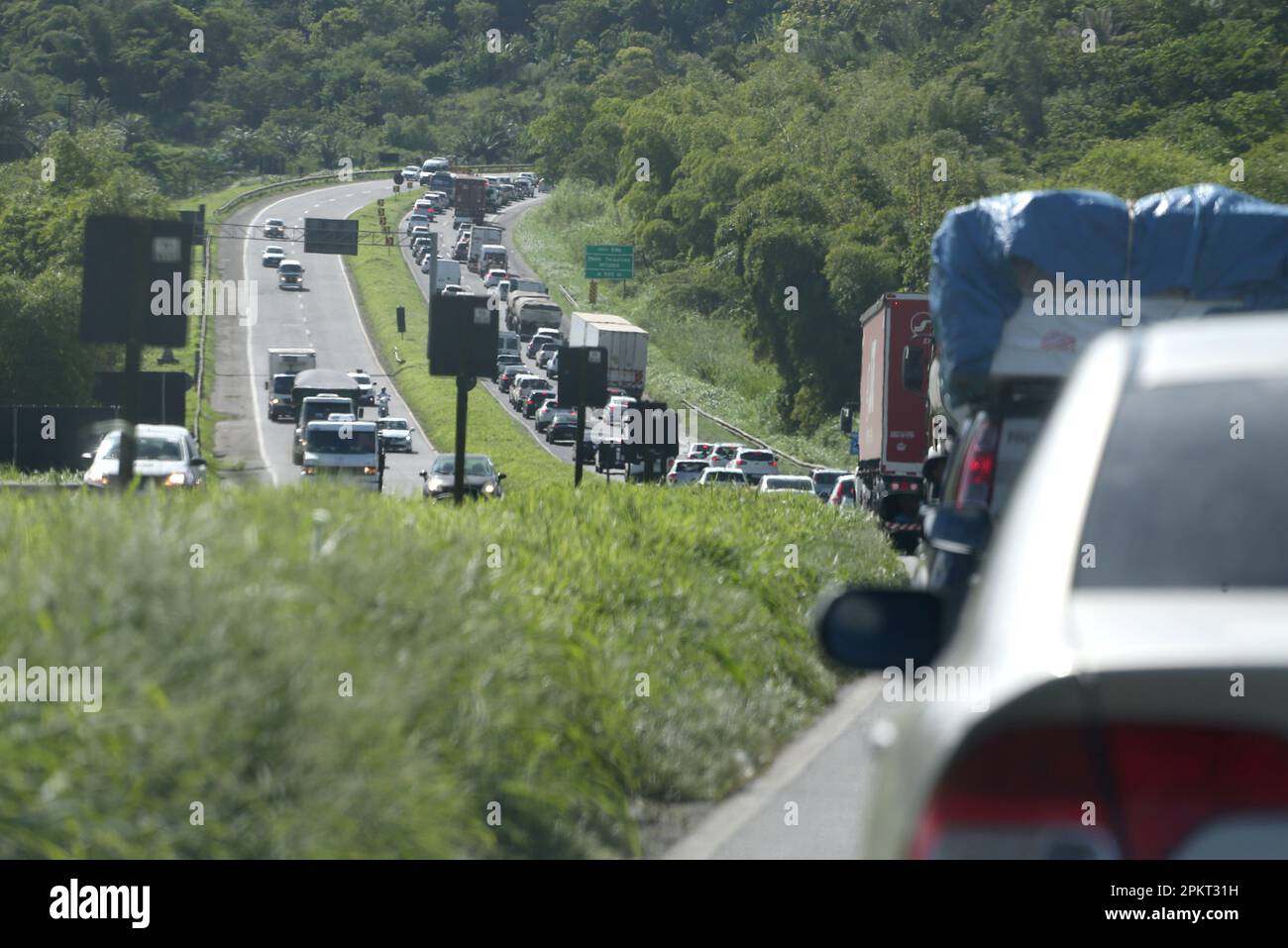 salvador, bahia, brazil - april 2, 2023: vehicle traffic on federal ...