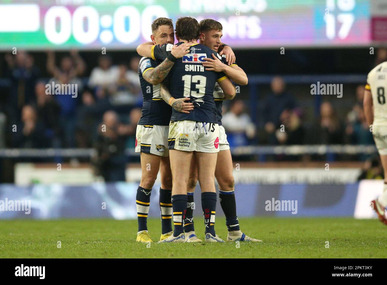 Leeds Rhinos players celebrate their victory in the Betfred Super ...