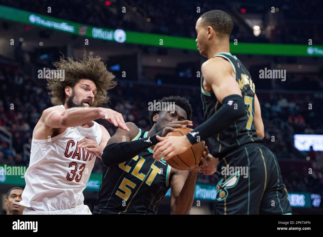 Cleveland Cavaliers' Robin Lopez (33) tries to get to the ball as ...