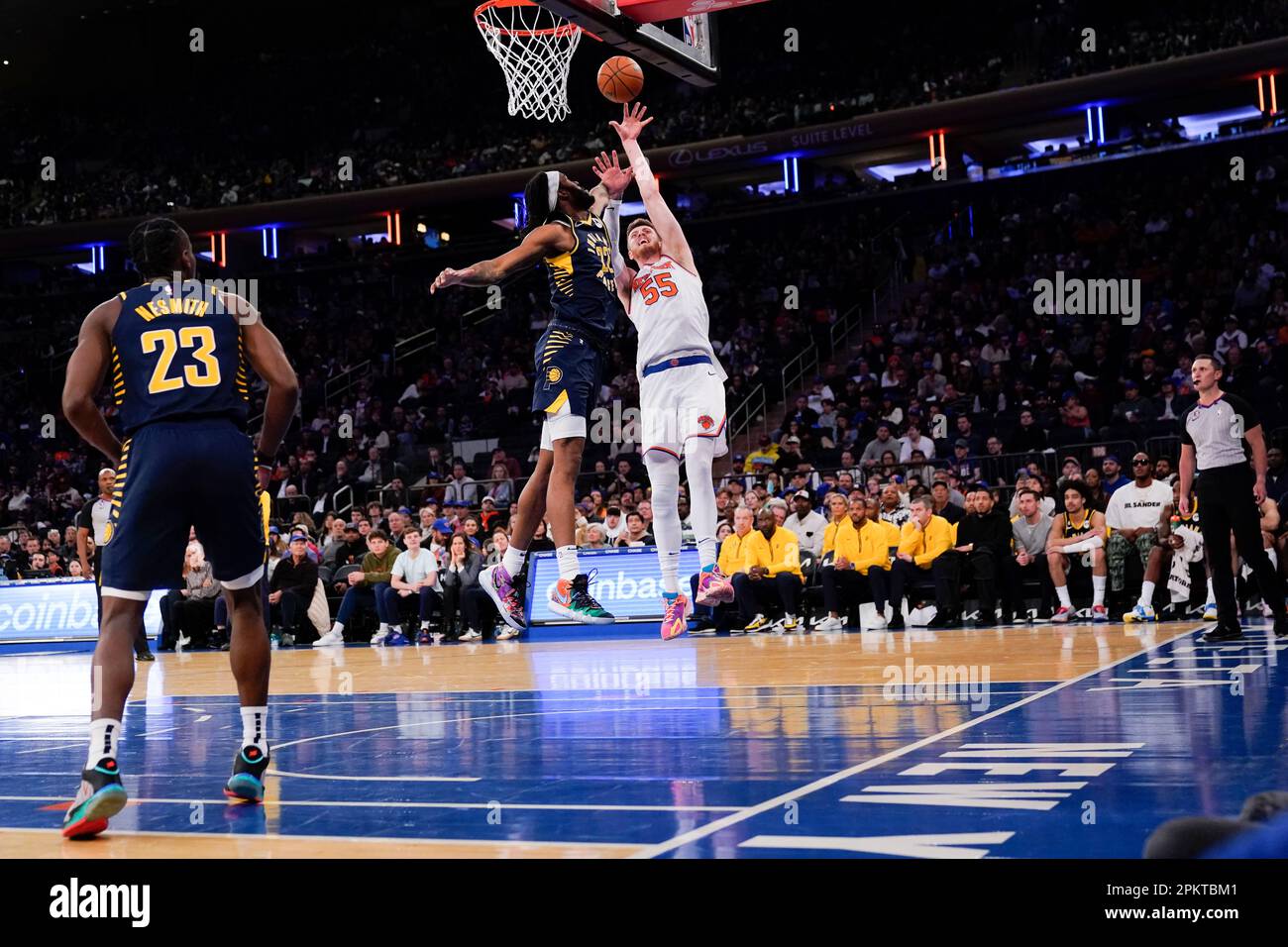 New York Knicks' Isaiah Hartenstein, right, puts up a shot against ...