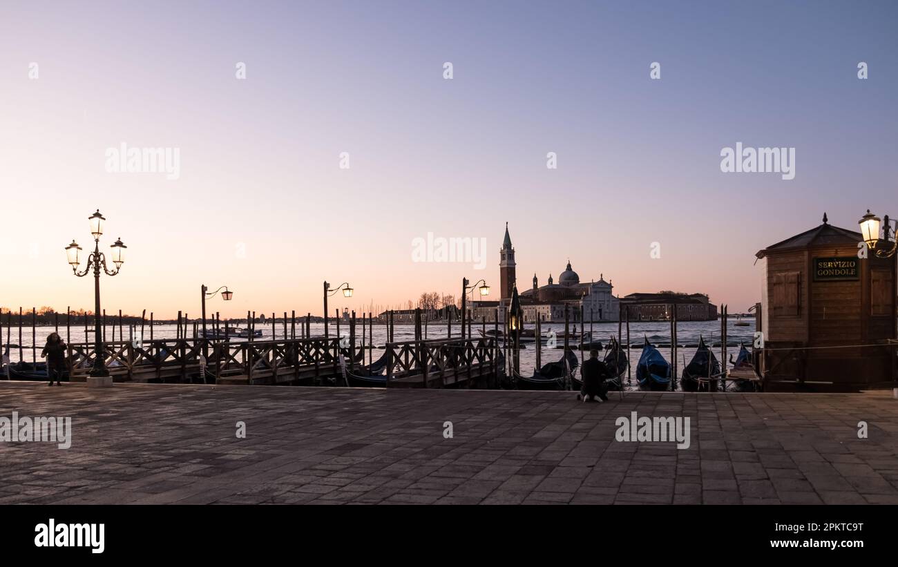 Monumental waterfront hi-res stock photography and images - Alamy