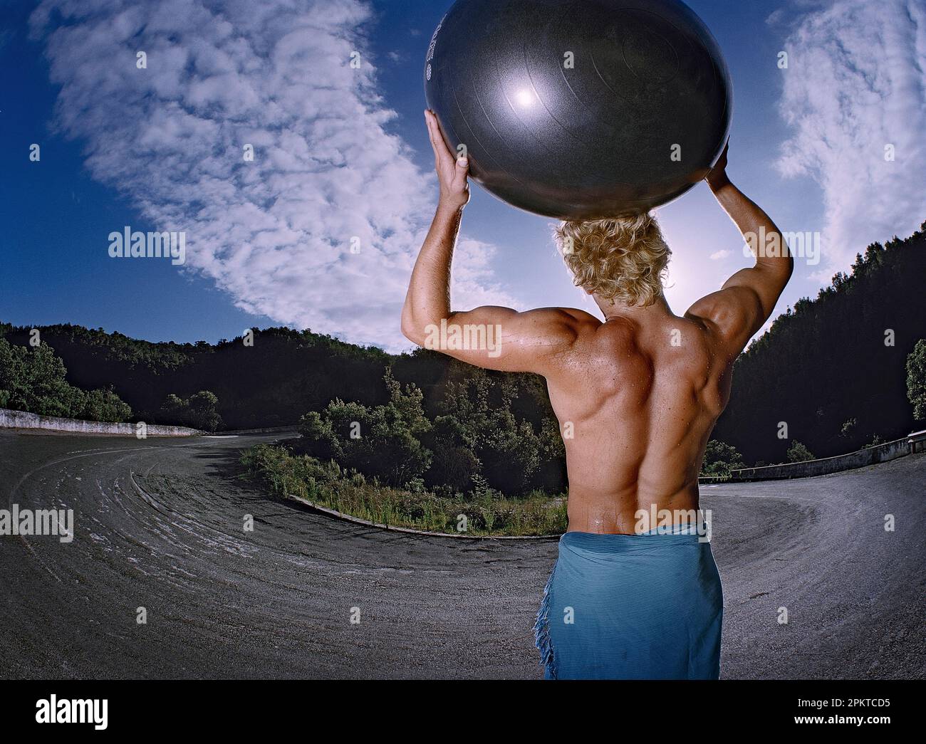 Nikki Oberholzer playing ‘Atlas’ on the Bloukrans Pass on South Africa ...