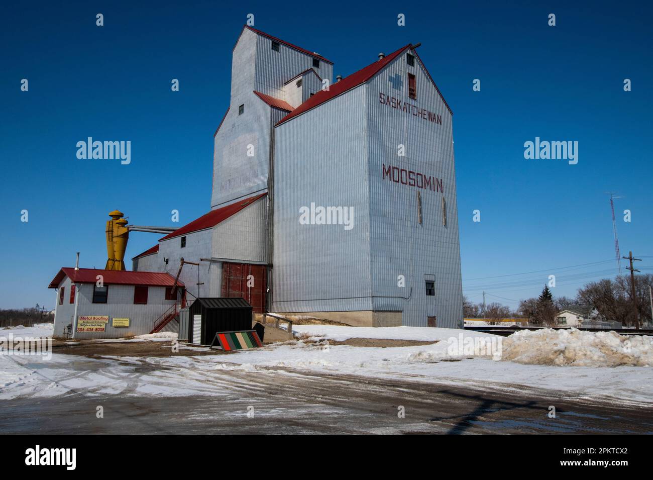 Grain elevator in Moosomin, Saskatchewan, Canada Stock Photo - Alamy