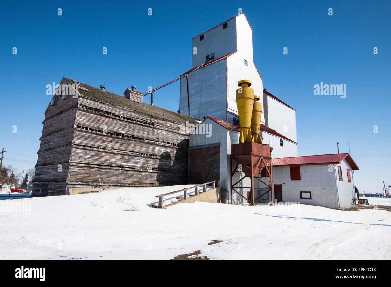 Grain elevator in Moosomin, Saskatchewan, Canada Stock Photo - Alamy