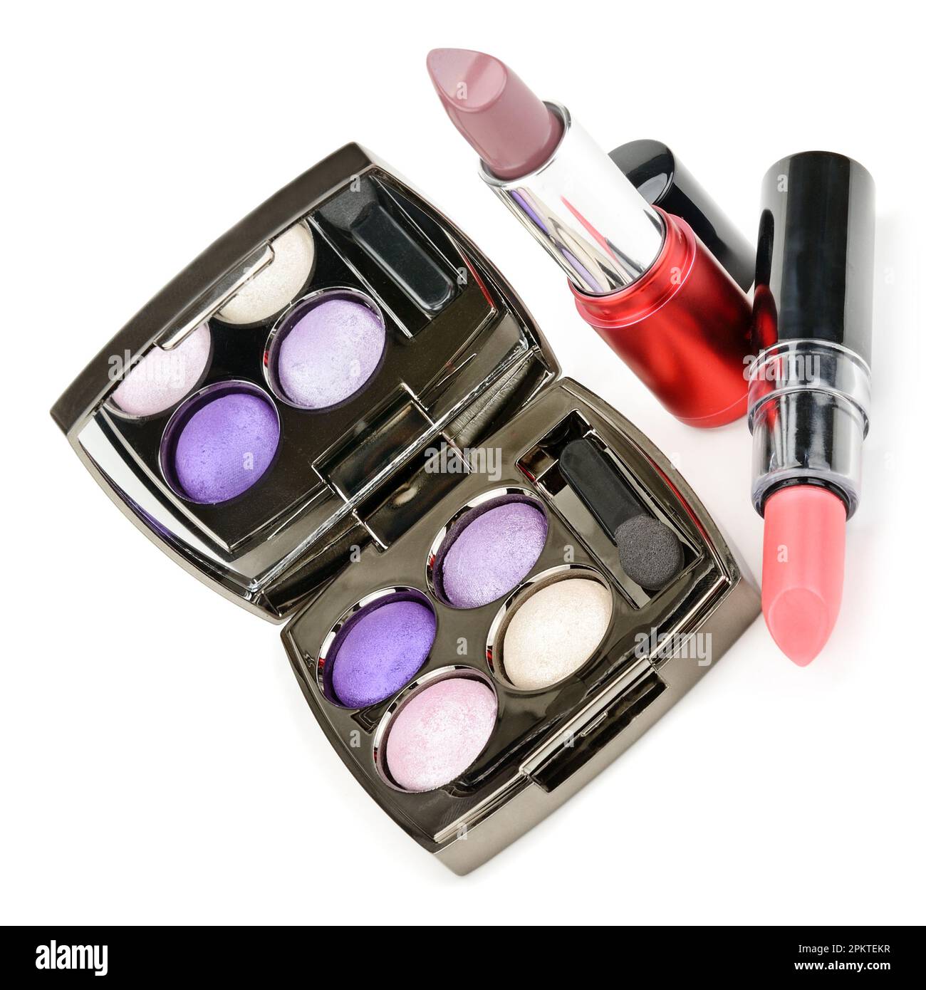 Apply shadows on eyes eyes hi-res stock photography and images - Alamy