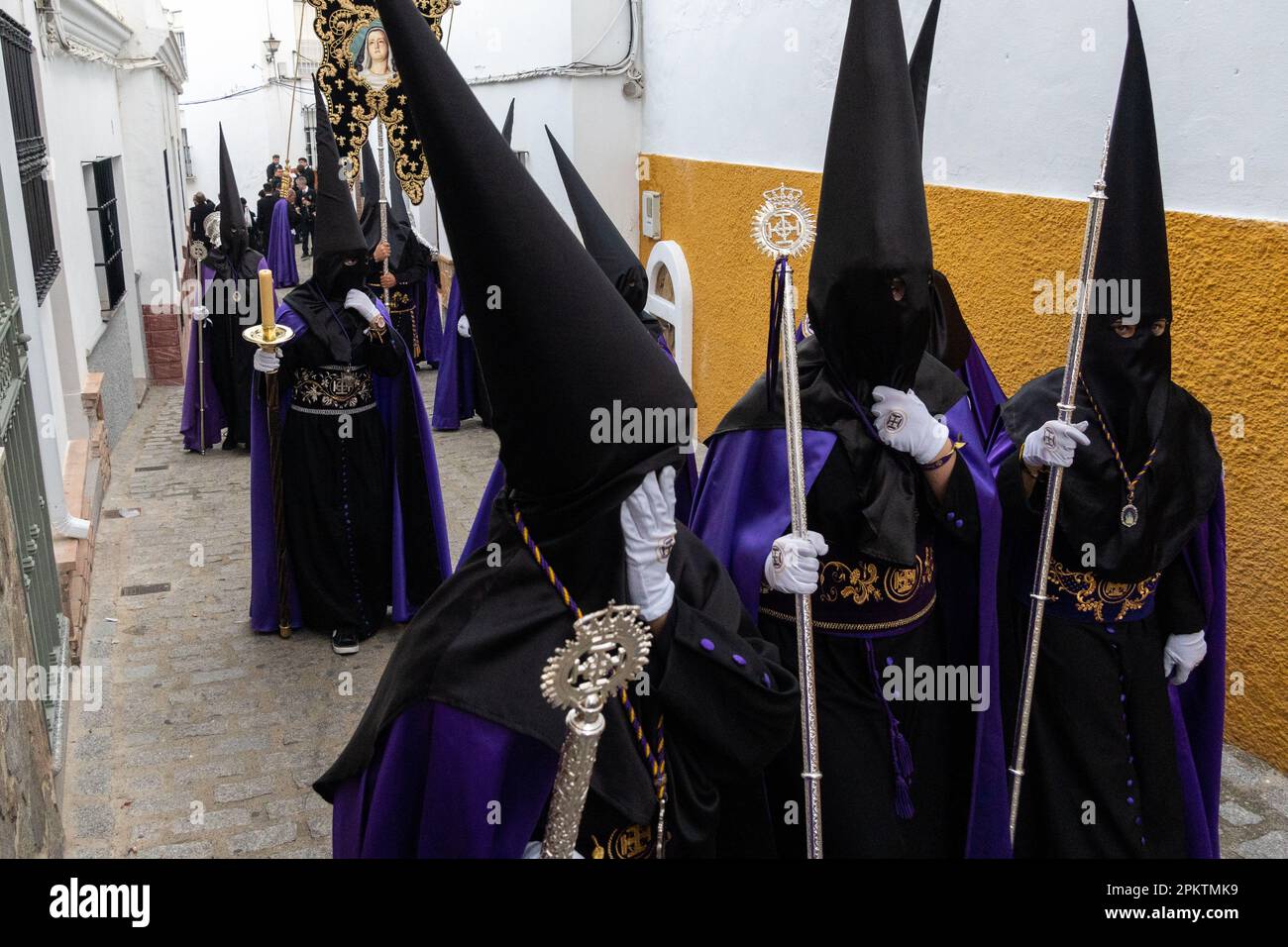 Setenil de las Bodegas, Spain. 08th Apr, 2023. Nazarenos wearing ...