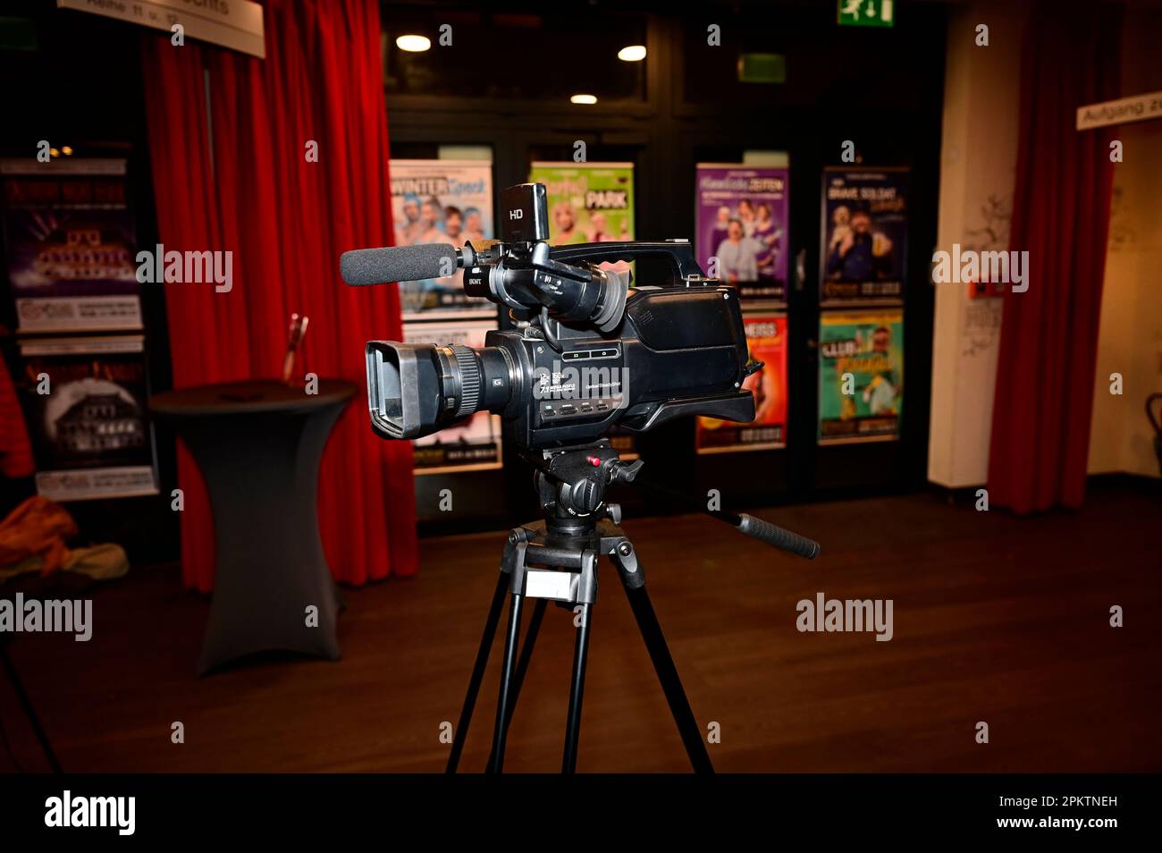 Eine tv kamera hi-res stock photography and images - Alamy
