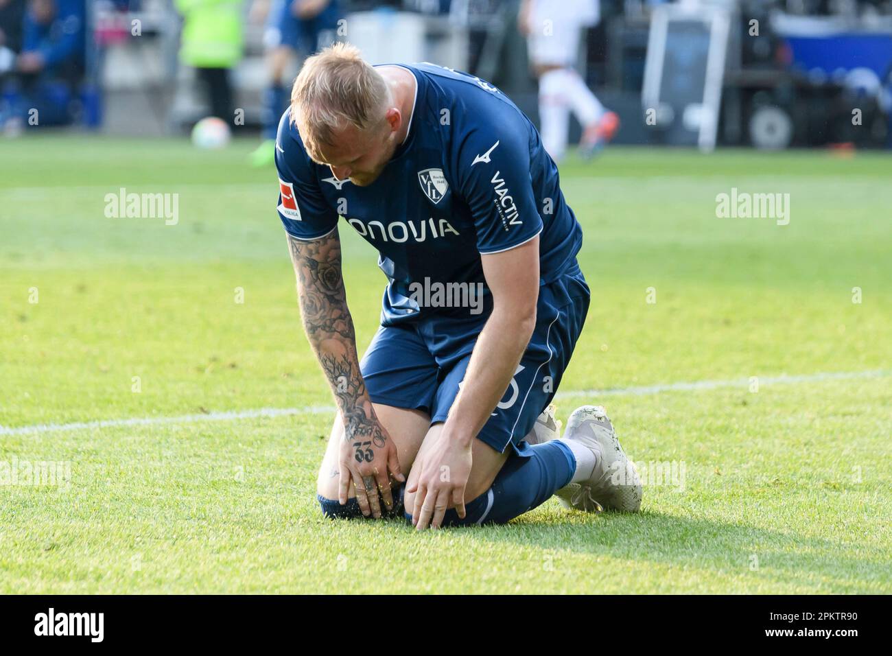Philipp HOFMANN (BO) kneels on the pitch, Soccer 1st Bundesliga, 27th ...