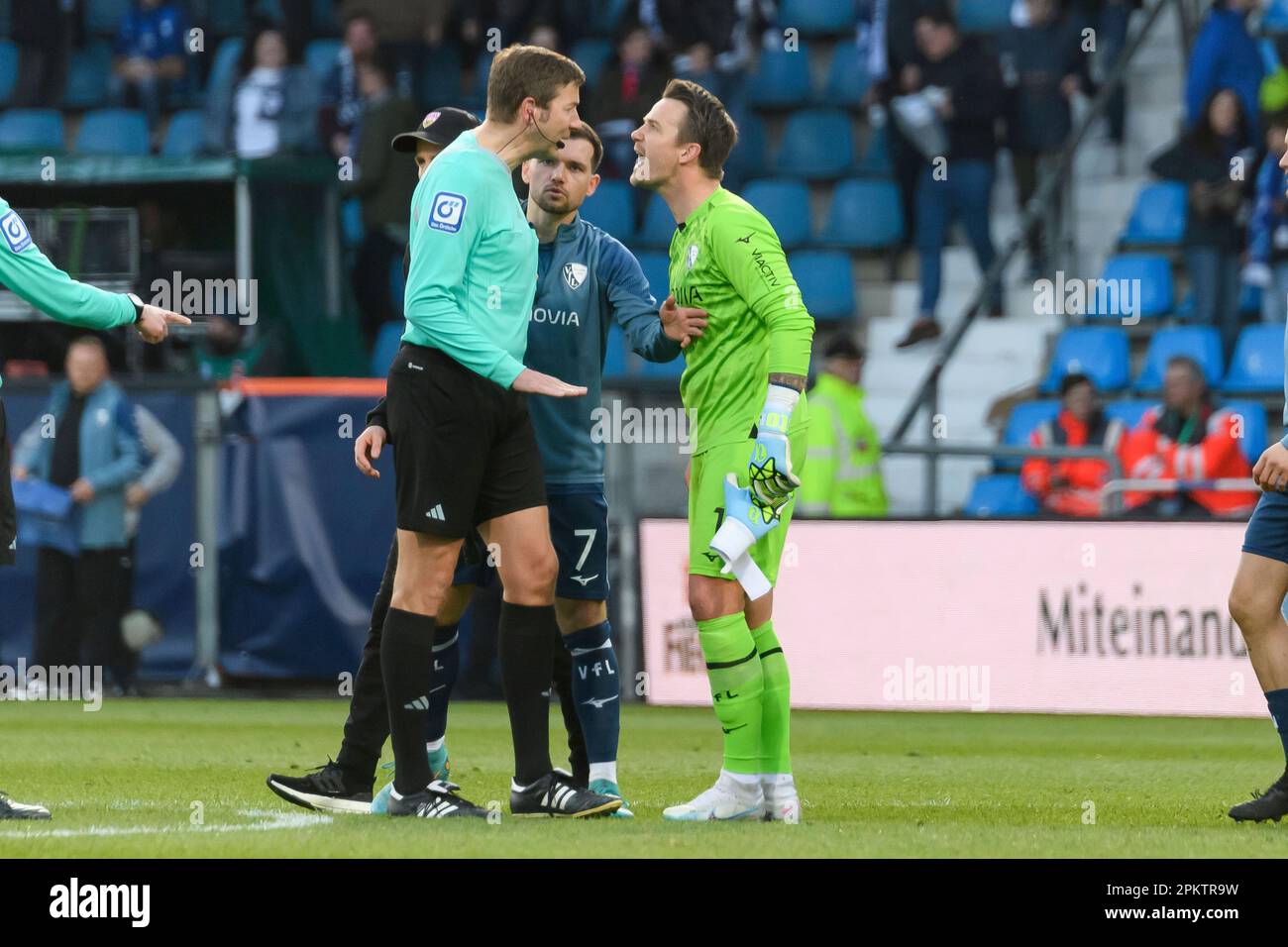 goalwart Manuel RIEMANN (BO) argues after the game with the referees ...