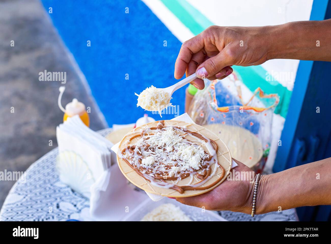 Preparation of the wafer with caramel sauce, cheese and blackberry ...