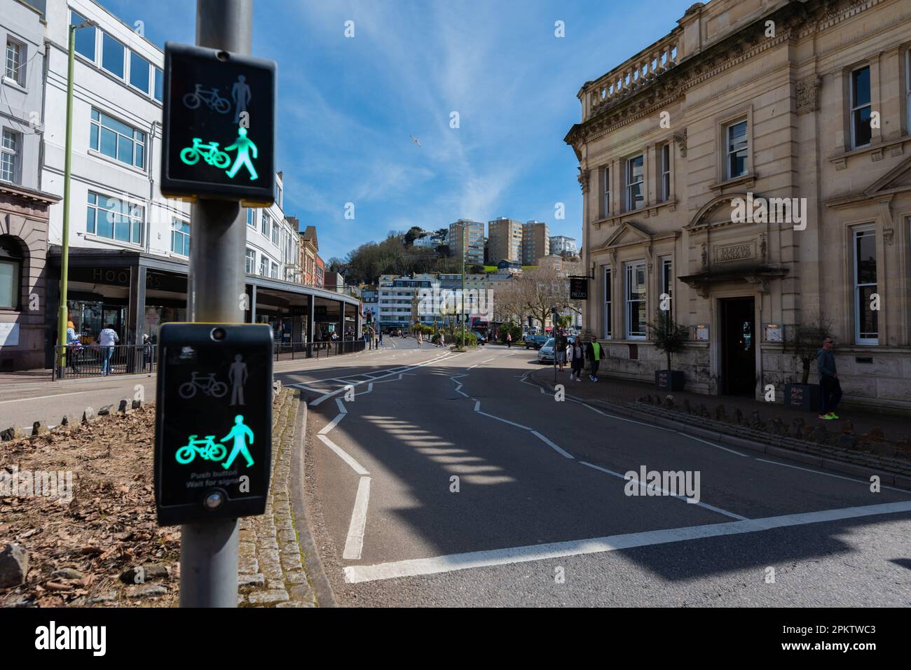 Pedestrian traffic light on street hi-res stock photography and images ...