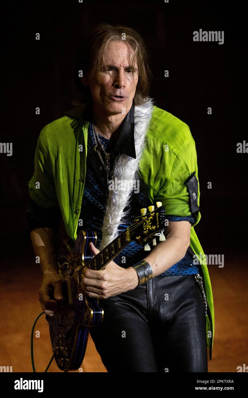 Steve vai bassist hi-res stock photography and images - Alamy