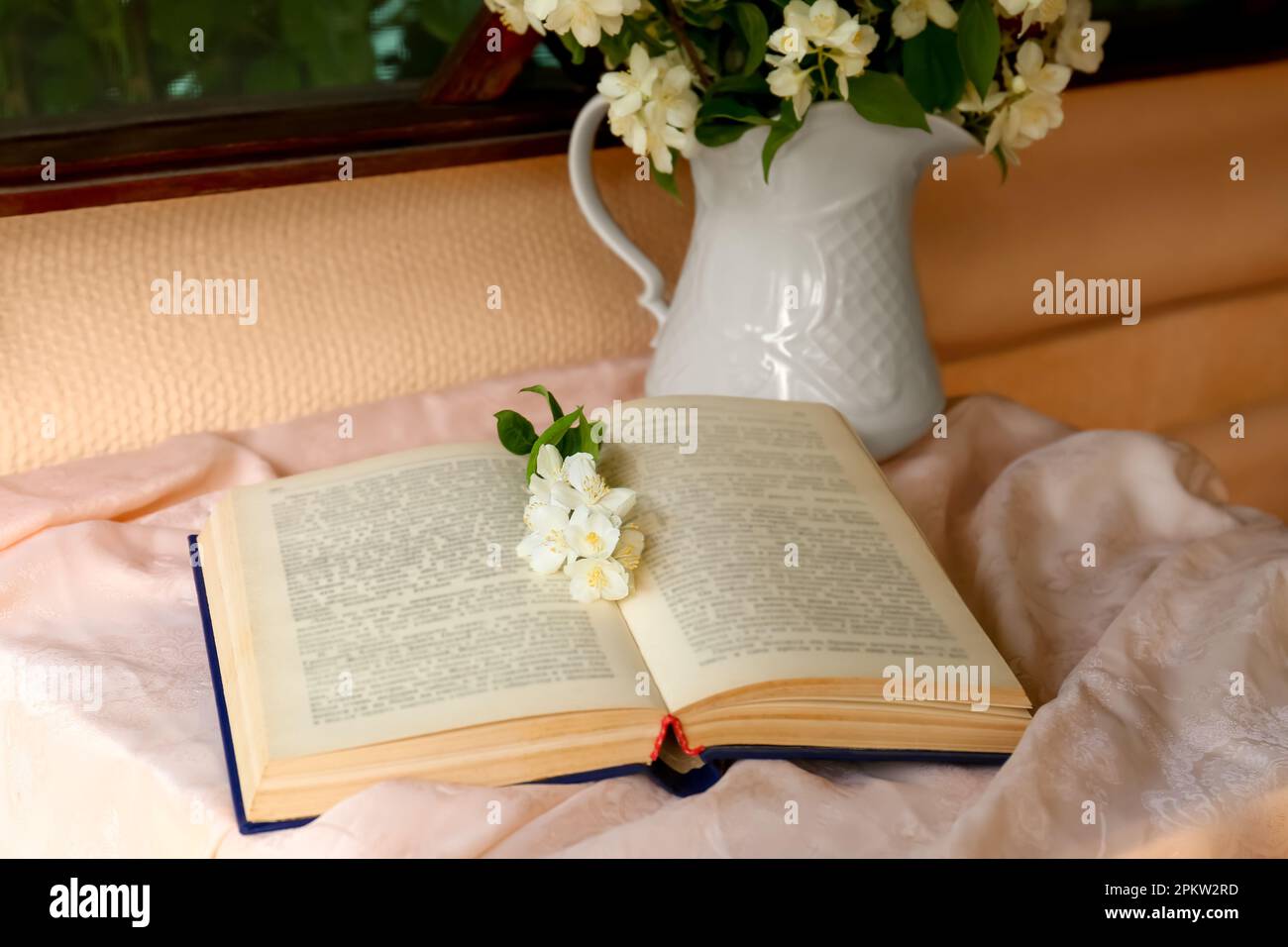 Open book pink flowers green hi-res stock photography and images - Alamy