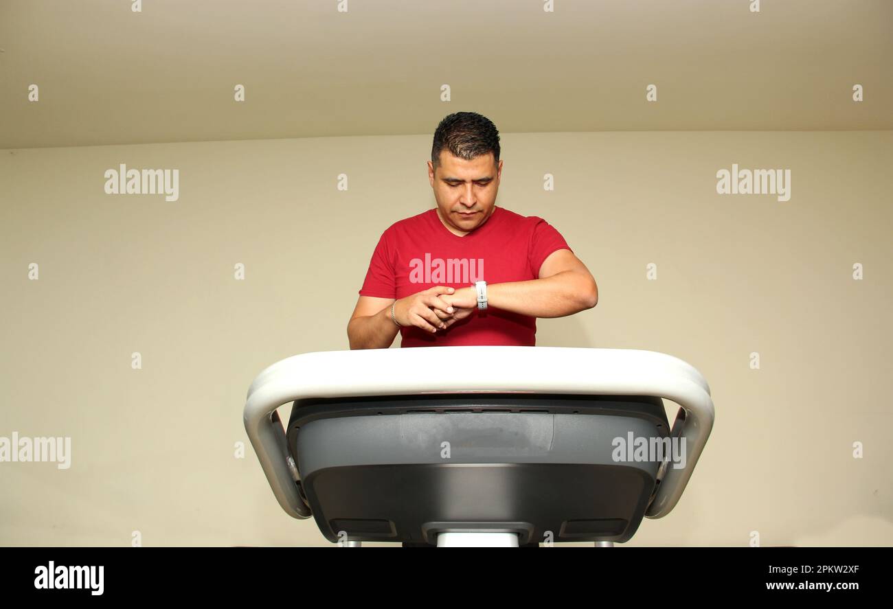 Fat man on treadmill hi-res stock photography and images - Alamy