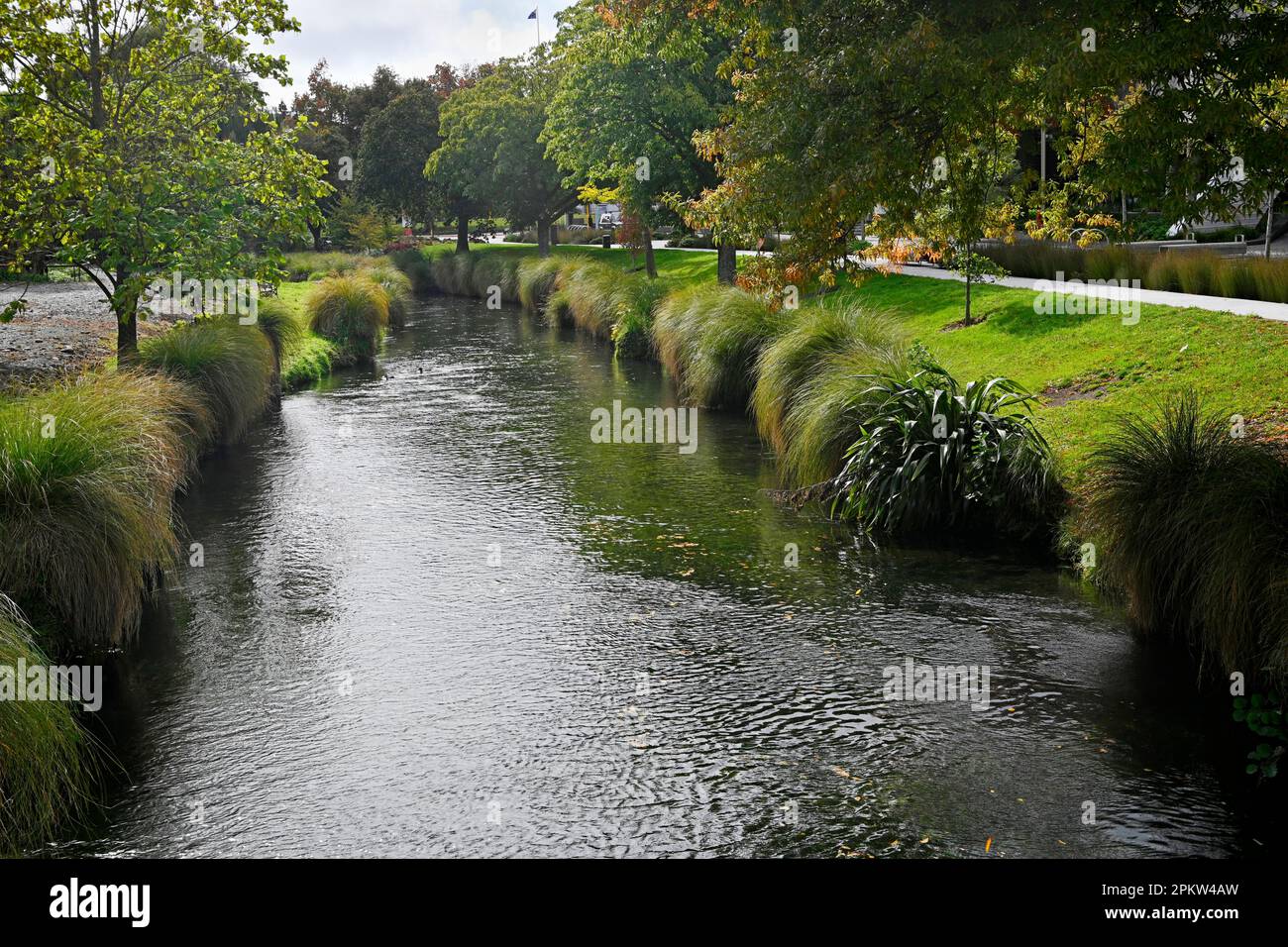 The Avon River on an Easter Sunday afternoon in Autumn, Christchurch ...