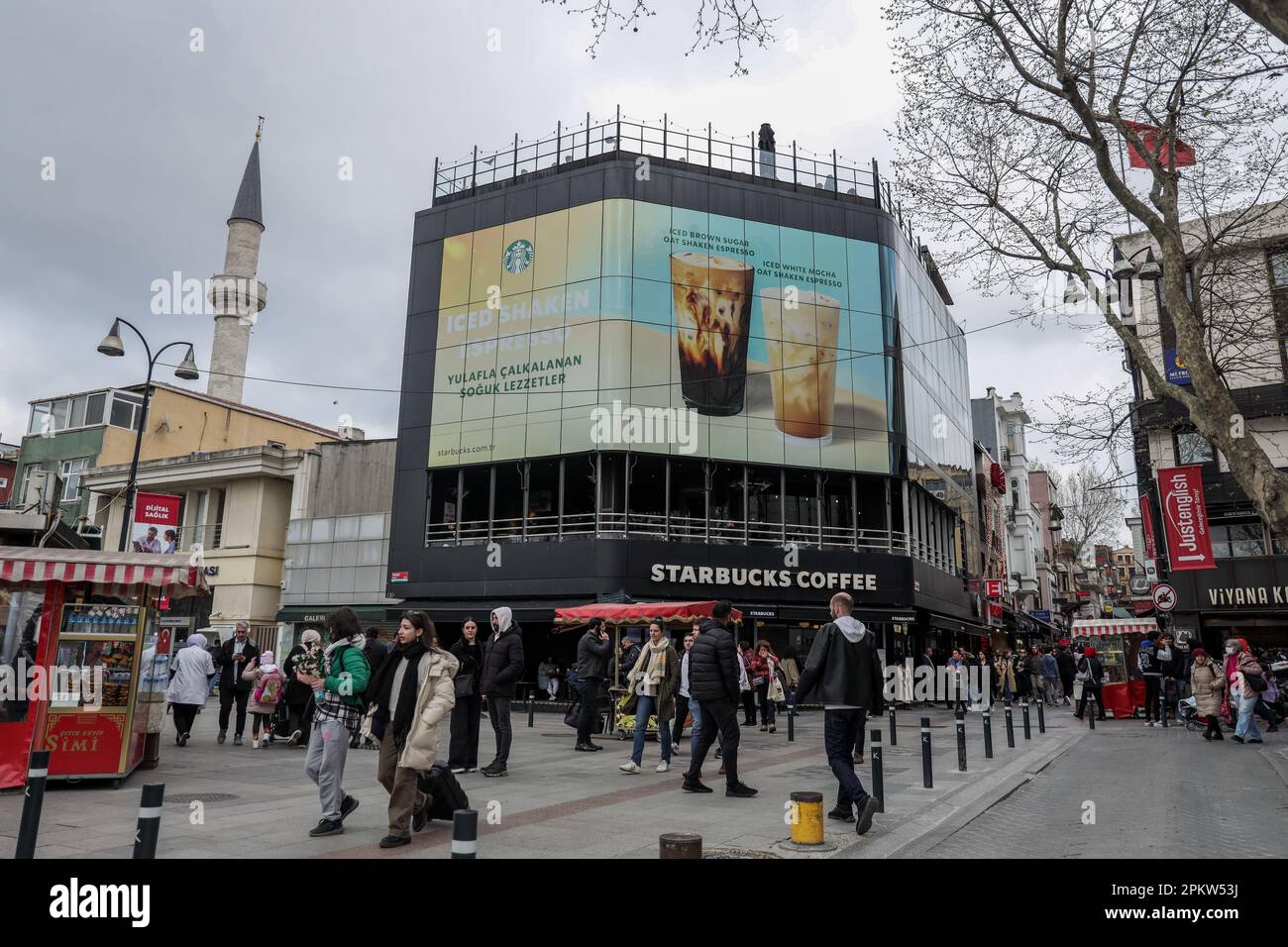 Starbucks istanbul turkey hi-res stock photography and images - Alamy