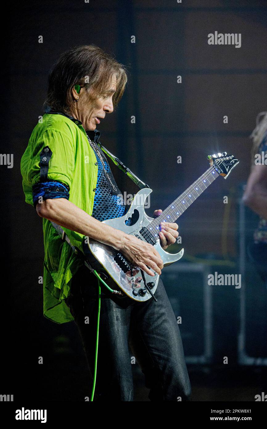 Steve vai entertainment hi-res stock photography and images - Alamy