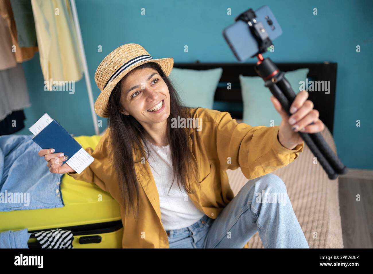 Live streaming content hi-res stock photography and images - Alamy