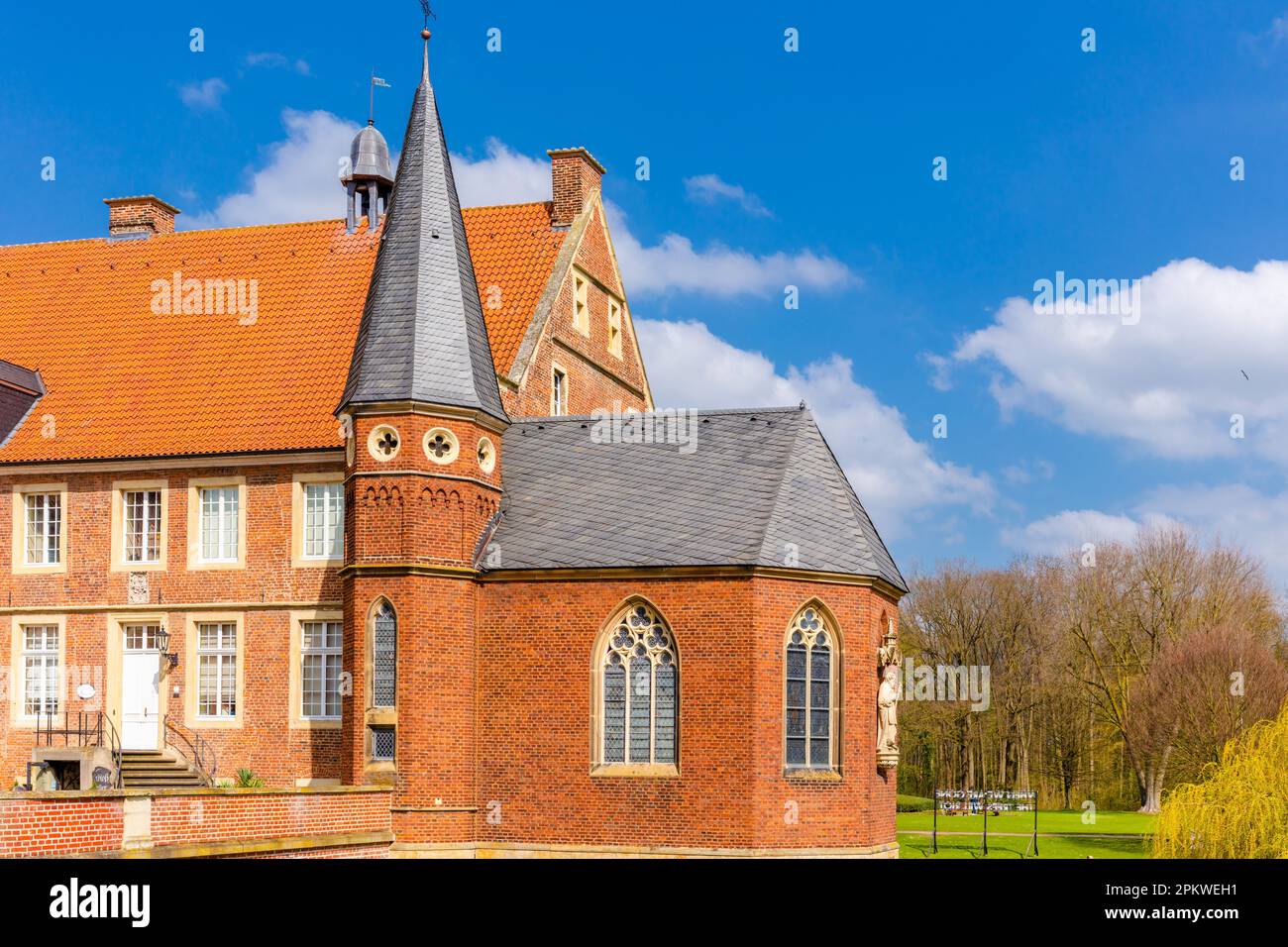 Hulshoff water castle hi-res stock photography and images - Alamy
