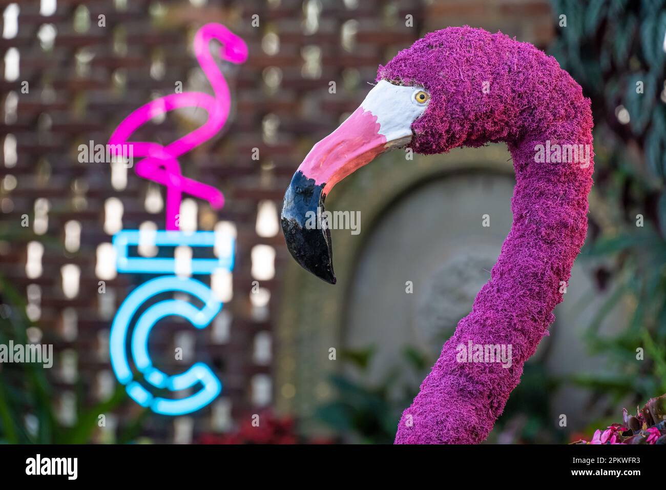 Topiary flamingos exhibit (Flamboyannce! A Topiary Menagerie) at the ...