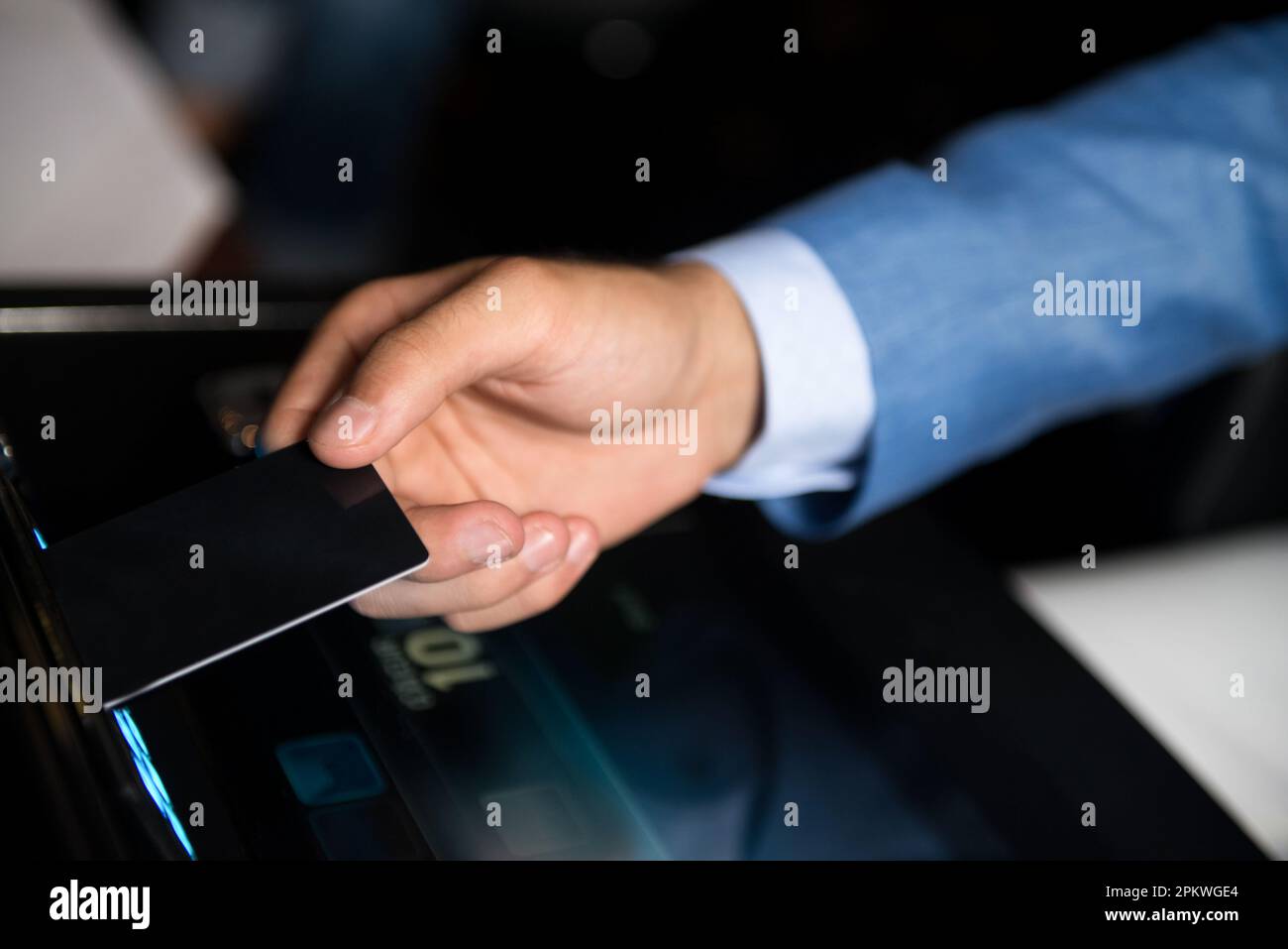 Gambler hand hi-res stock photography and images - Alamy