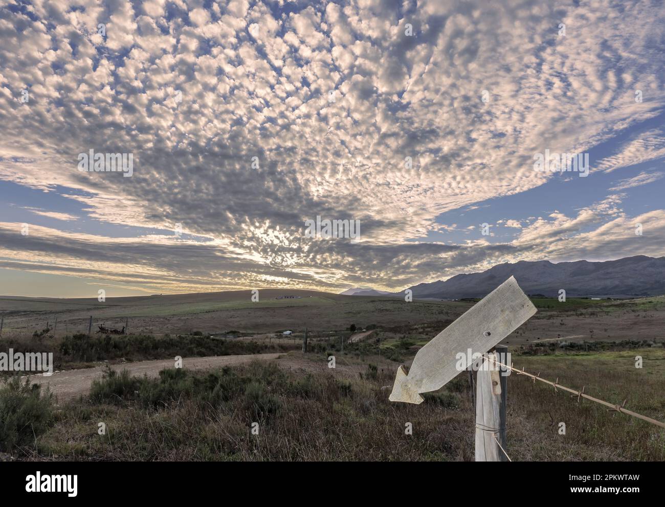 A small sign points the way to Tesselaarsdal in the early morning light ...