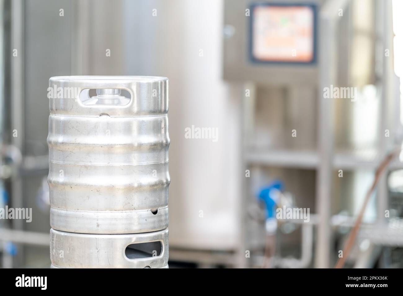 Brewery worker holding beer barrel hi-res stock photography and images ...