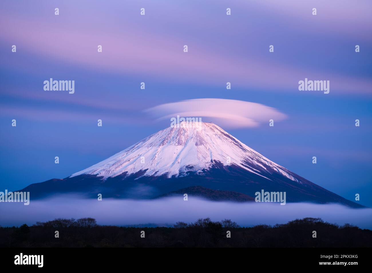 Lenticular clouds fuji hi-res stock photography and images - Alamy