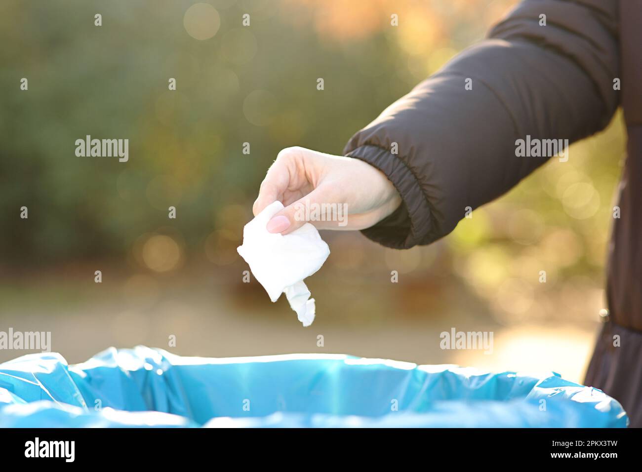 Throwing litter in park hi-res stock photography and images - Alamy