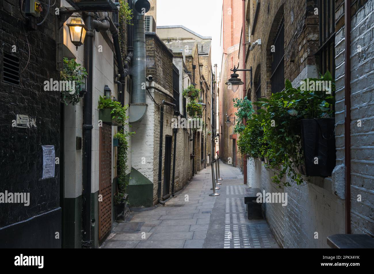 Brydges Place, allegedly London's tightest alleyway (15" wide at ...