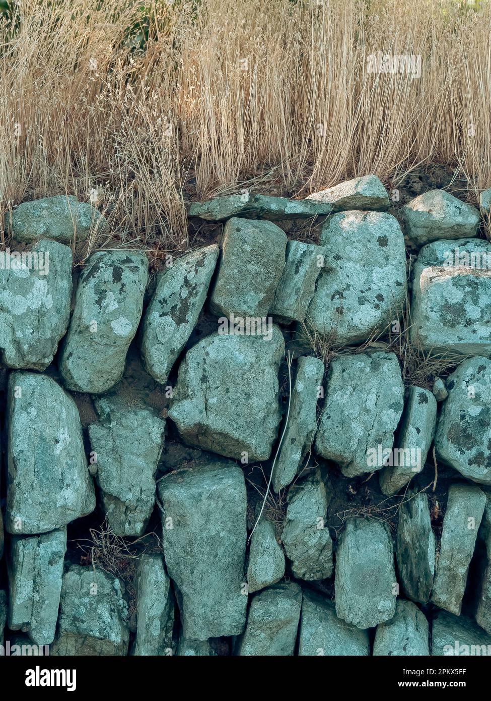 Stone fence hi-res stock photography and images - Alamy